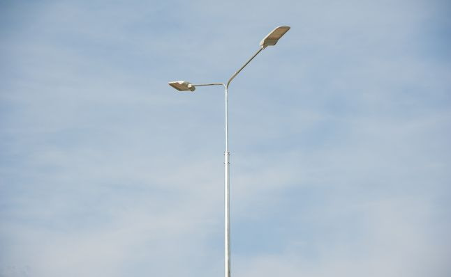 Guide complet sur les bras et supports de montage pour poteaux lumineux